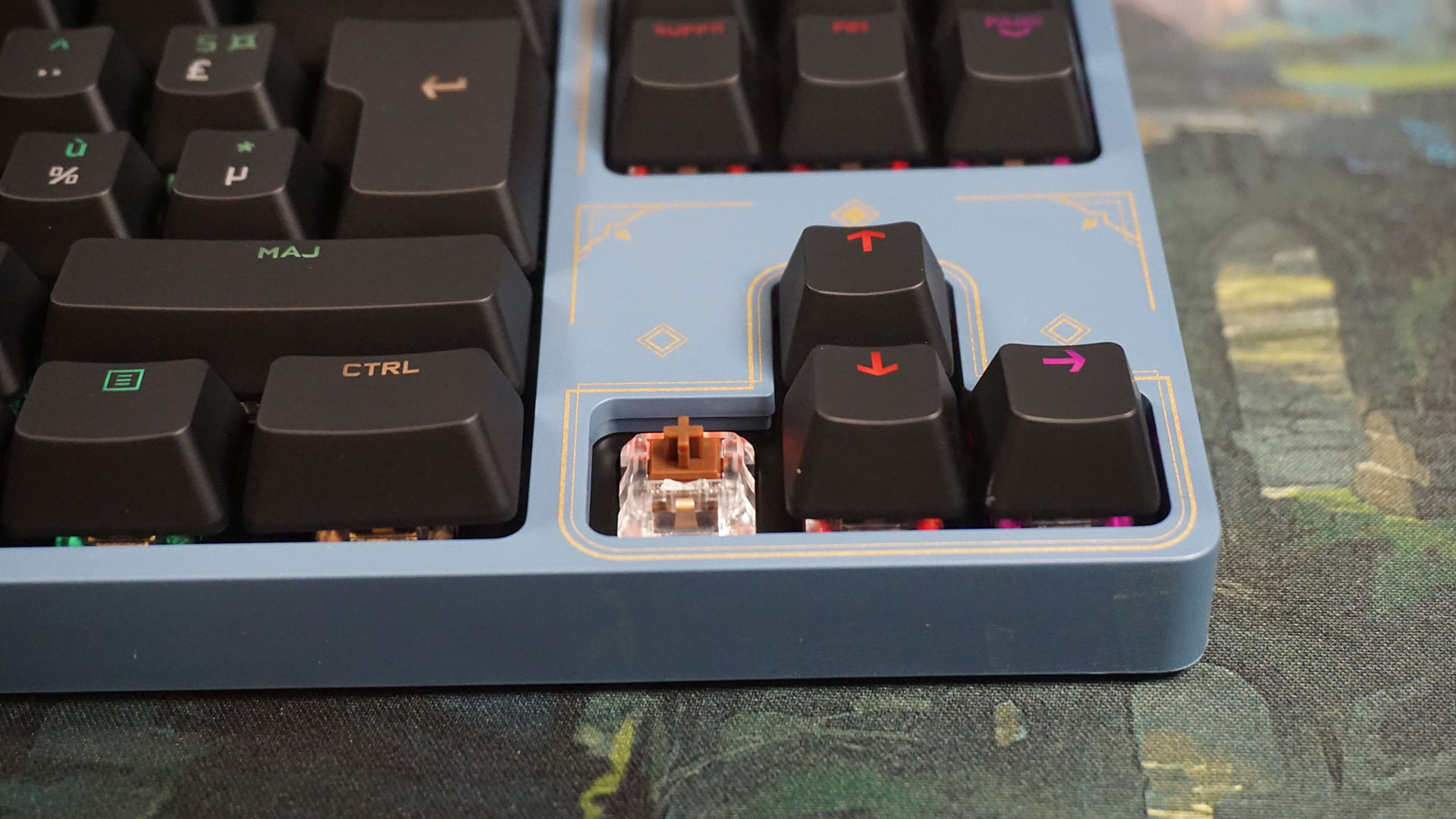 clavier-m-canique-logitech-g-pro-gaming-league-of-legends-edition